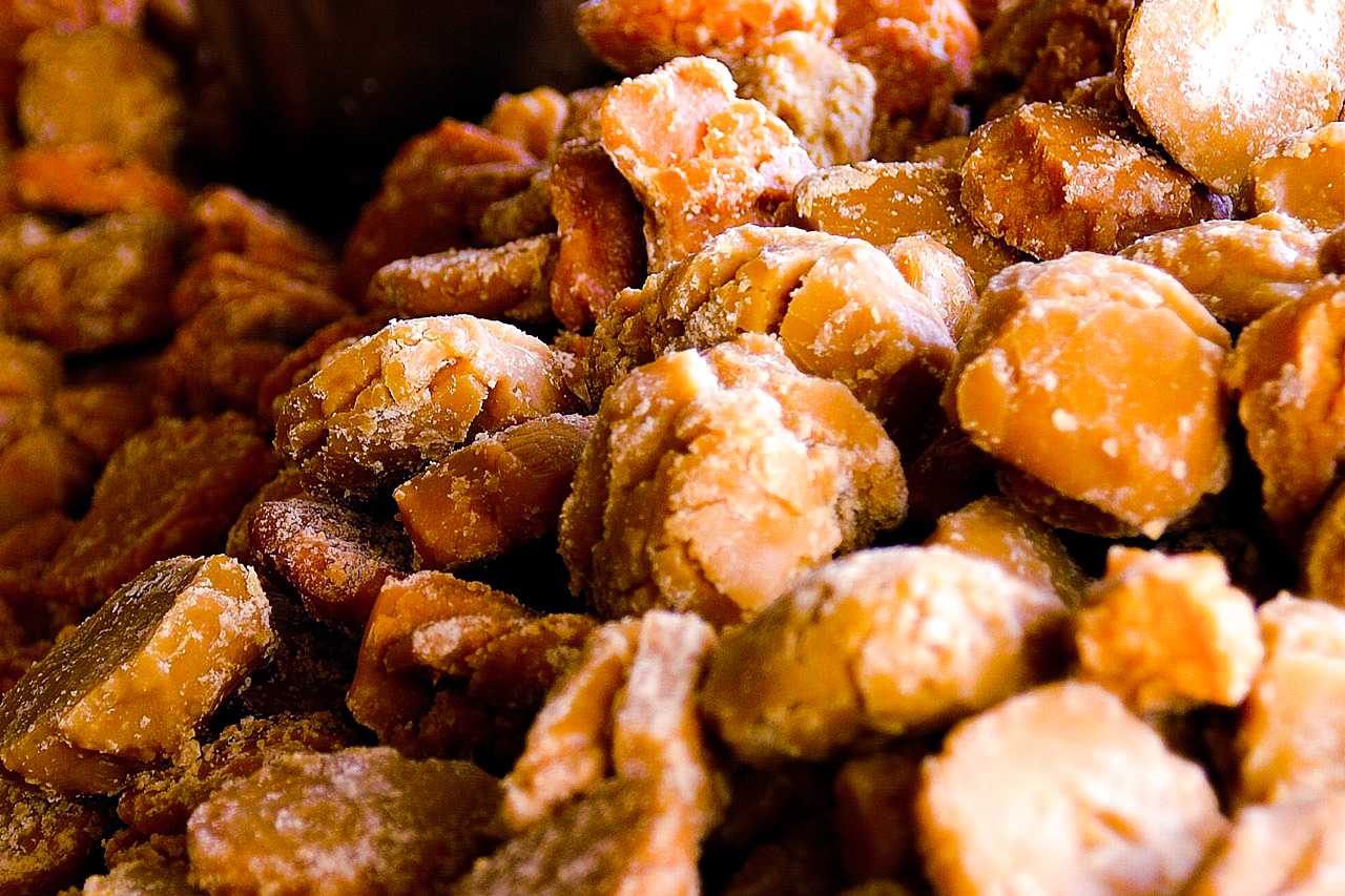Jaggery: Health Benefits, Types, How to Make, and Disadvantages